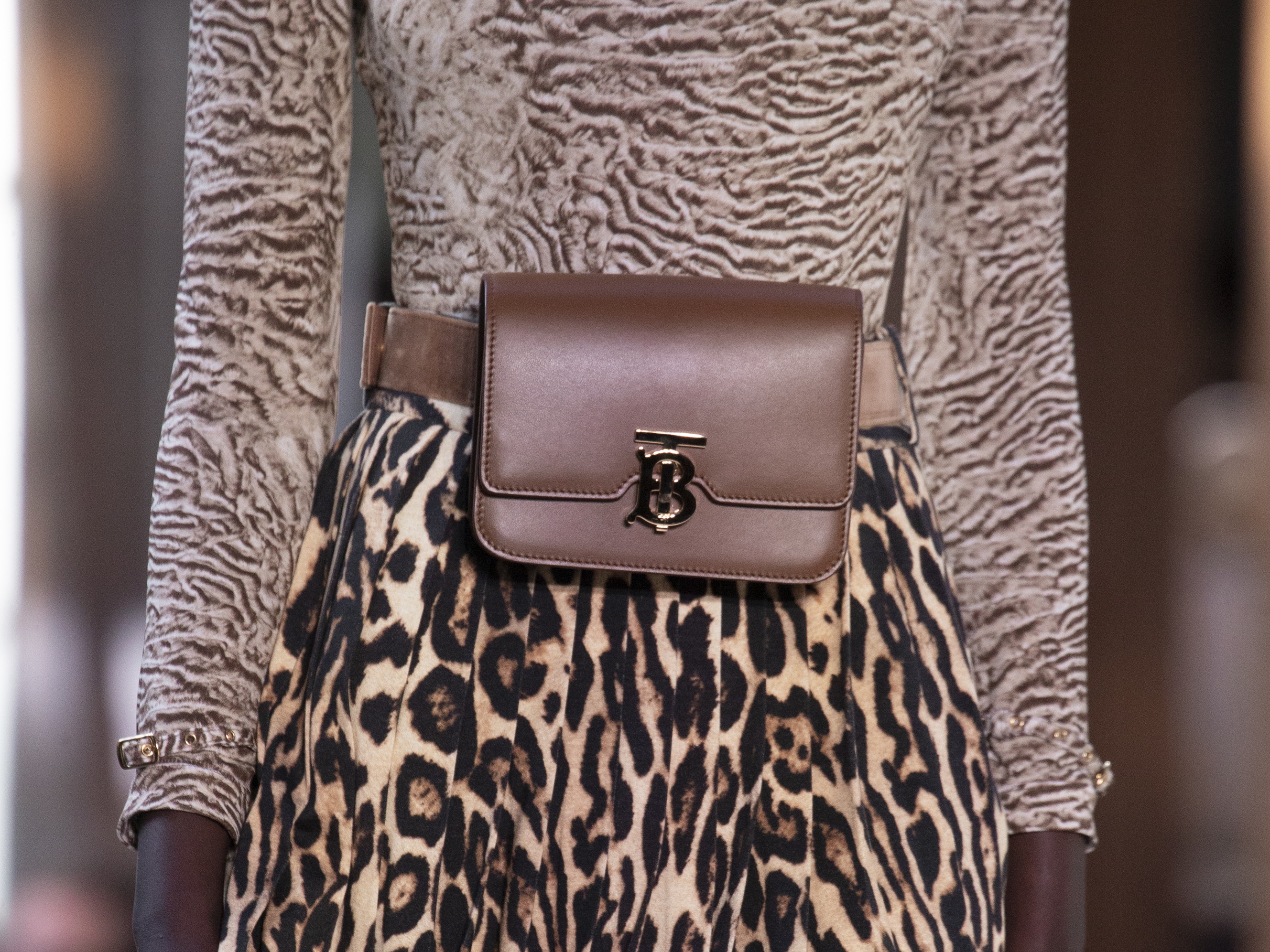 向品牌創辦人致敬 經典TB Bag春夏登場